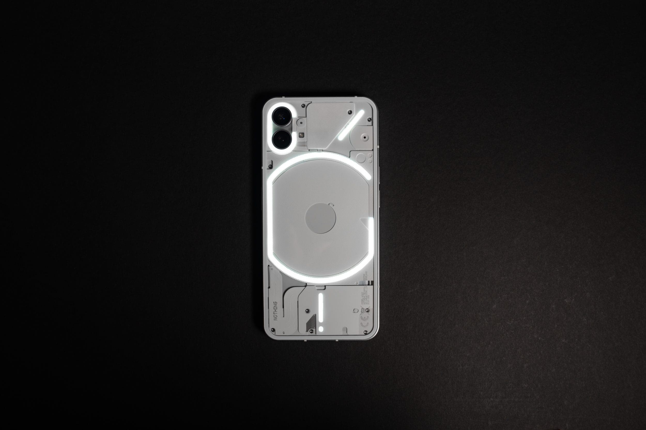 REVIEW Nothing Phone (1): Cel mai interesant telefon al anului?