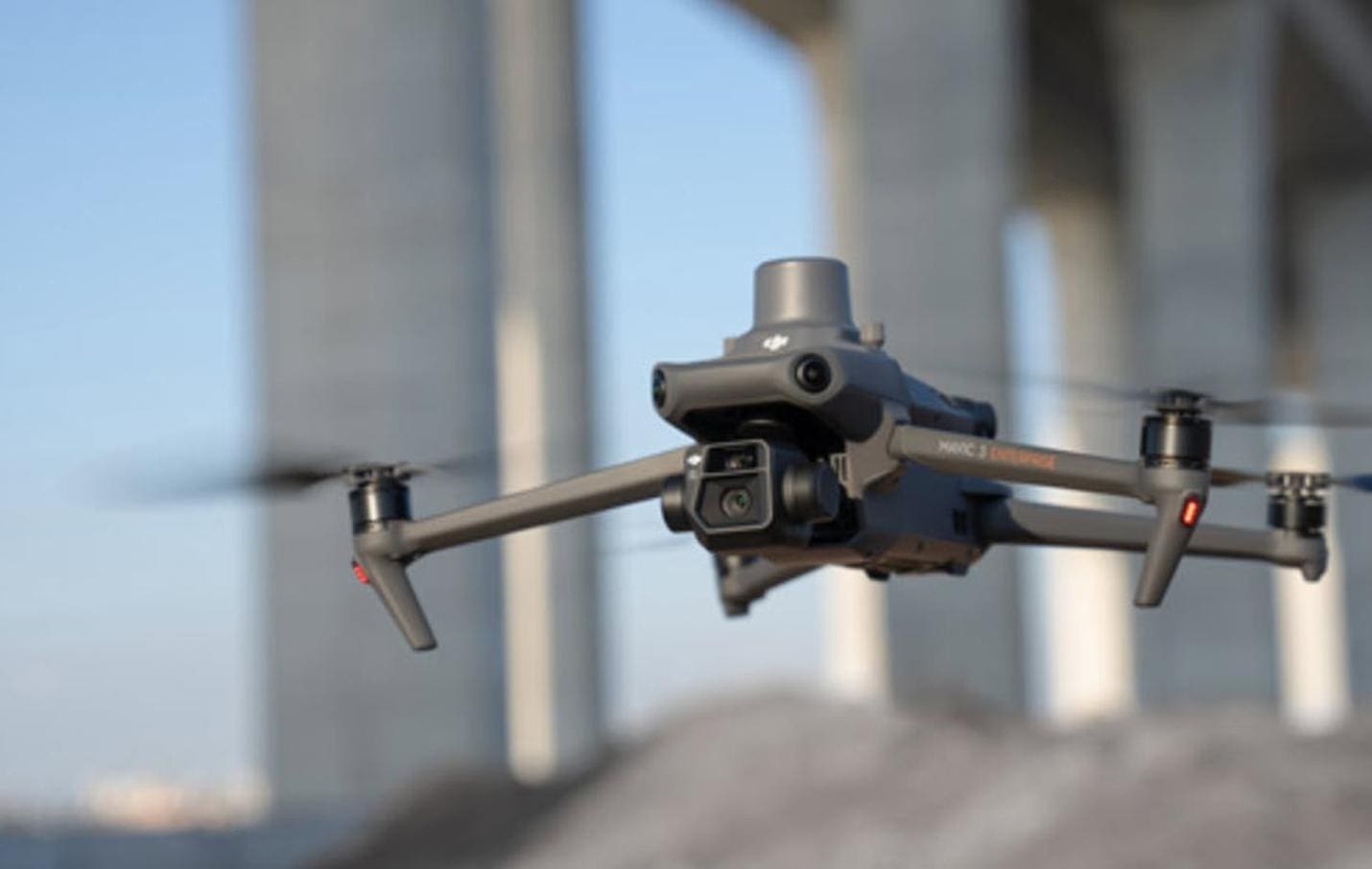 DJI prezintă dronele Mavic 3E şi Mavic 3T, cu autonomie de până la 45 de minute