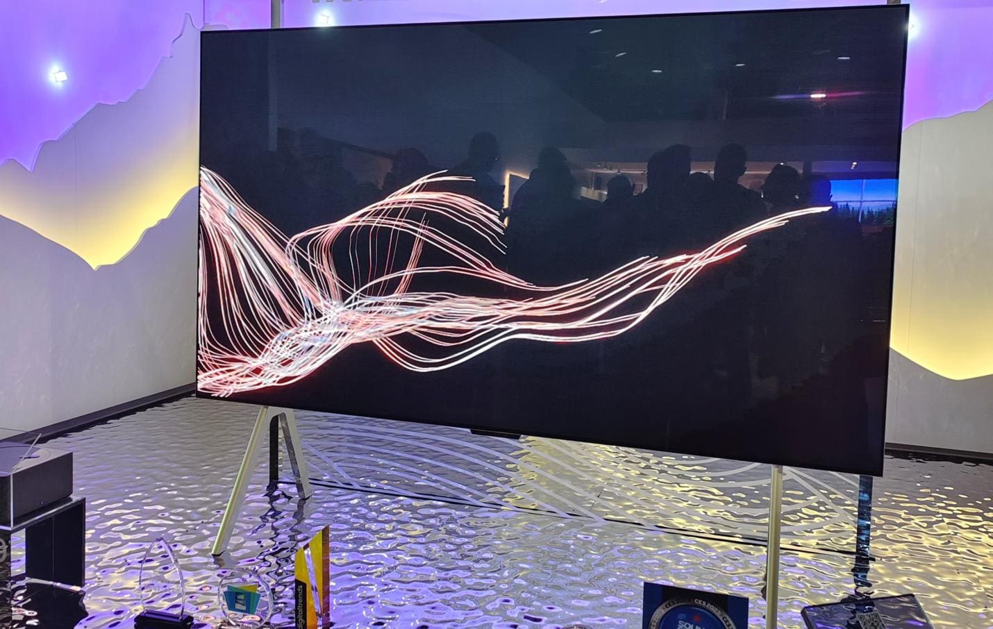 CES 2023: LG Signature OLED M, cel mai nou concept de televizor de la LG este...wireless