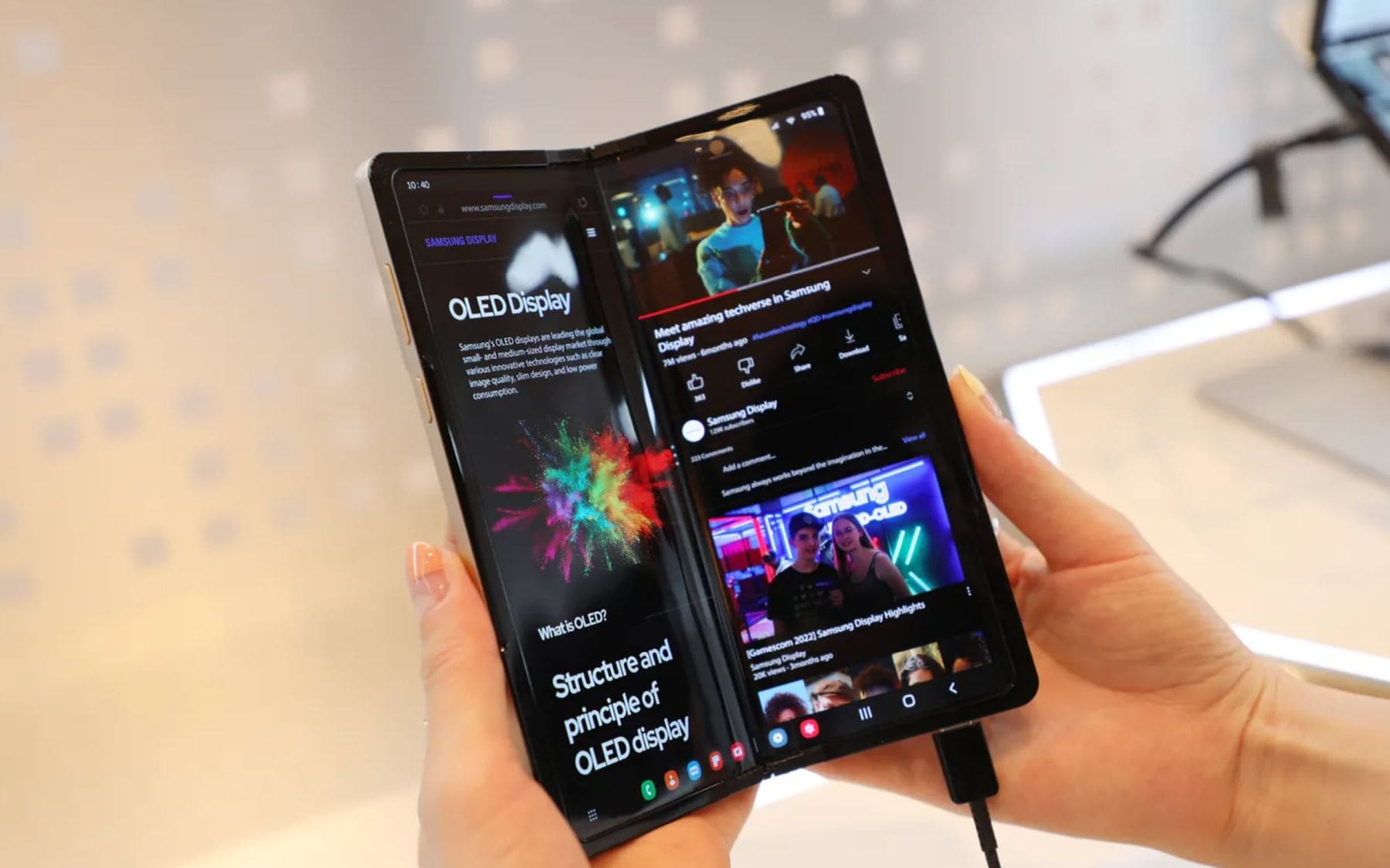 Samsung prezintă pliabilul viitorului: telefon cu ecran pliabil la 360 ...