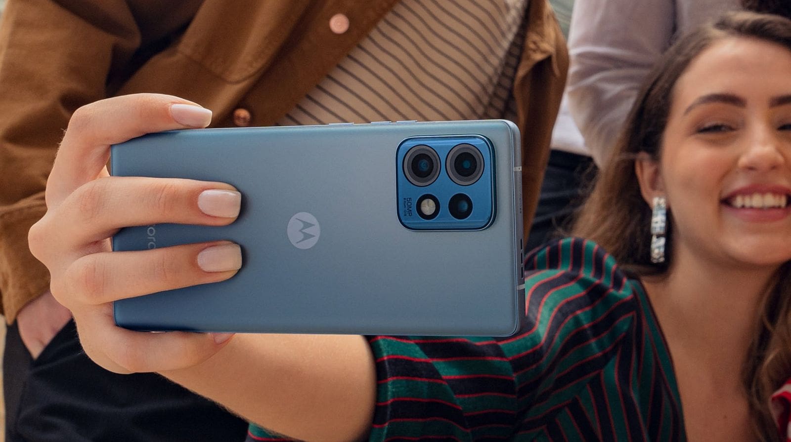 Motorola Edge 40 Pro debutează în Europa, cu procesor Snapdragon 8 Gen ...