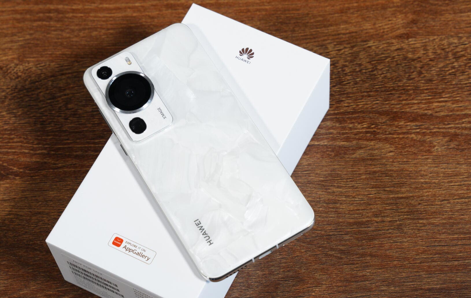 Huawei P70 „Arte” ar putea fi echipat cu o lentilă foto avansată, care ...