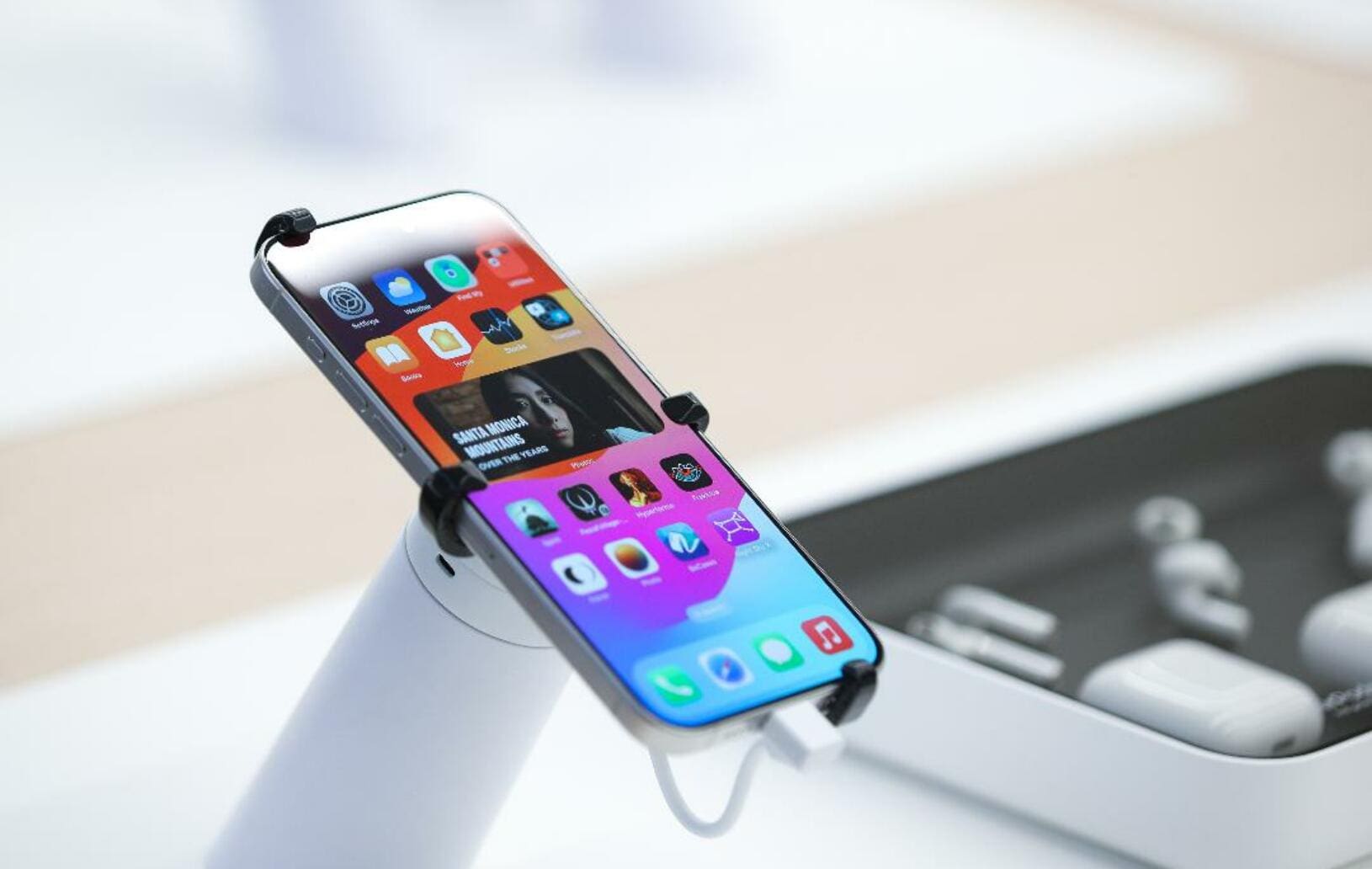 Apple iPhone 15, iPhone 15 Pro și iPhone 15 Pro Max, lansate oficial în ...