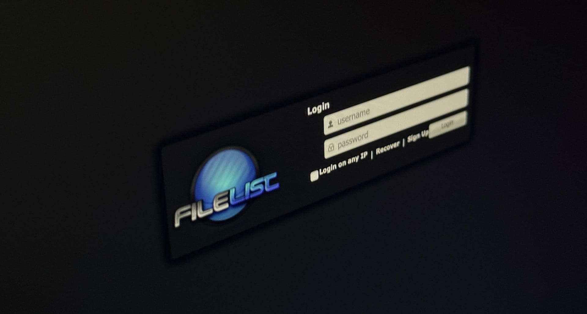 Filelist nu se mai închide! Anunțul a fost făcut de fondatorul site-ului