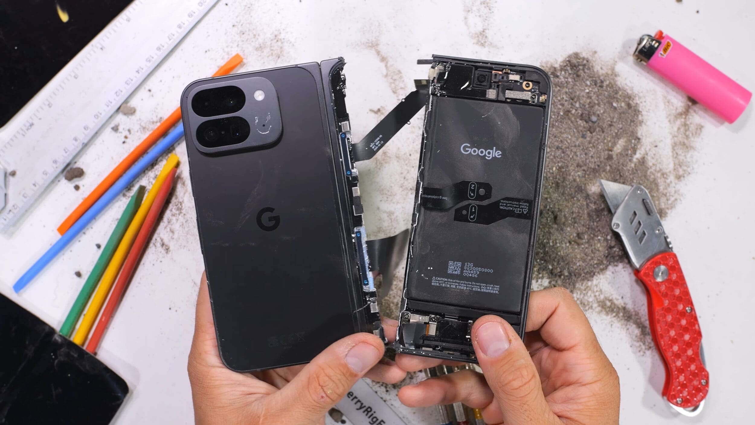 Pixel 9 Pro Fold s-a rupt de la jumătate în testele extreme de rezistență
