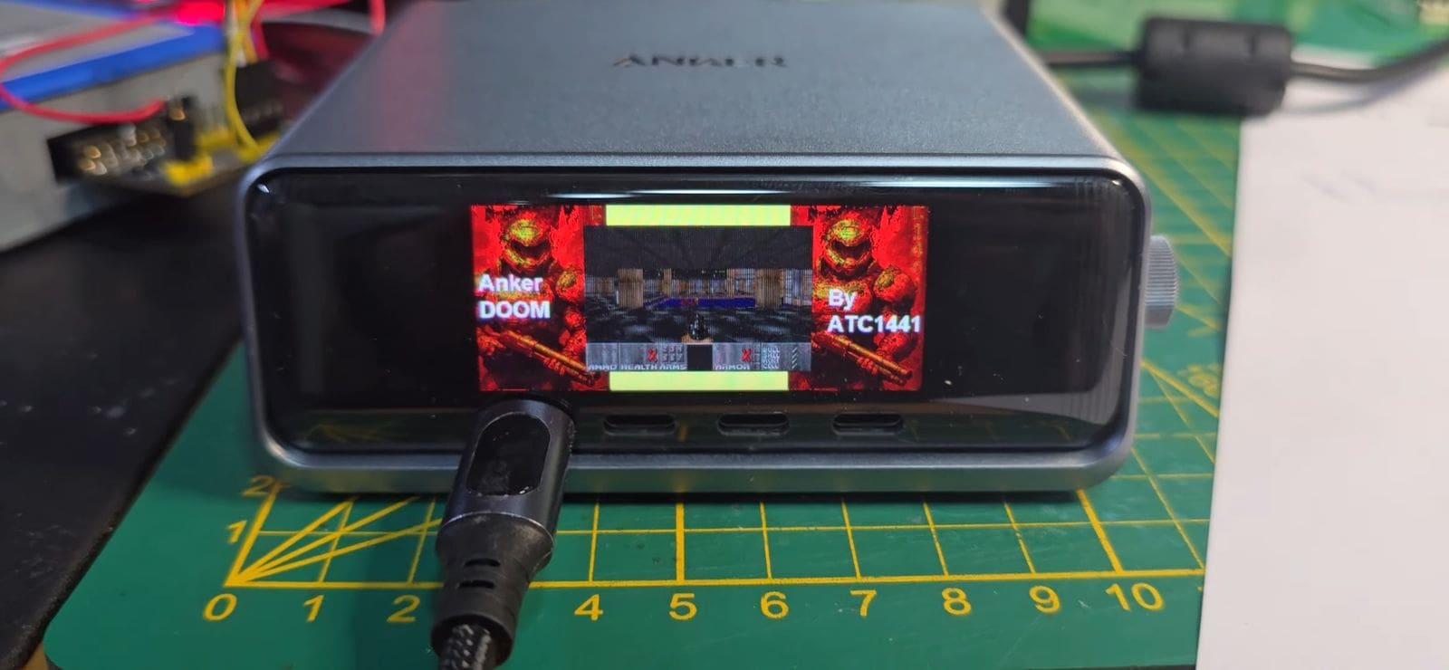 Doom pe încărcătorul de telefoane? Un modder a transformat un accesoriu ...