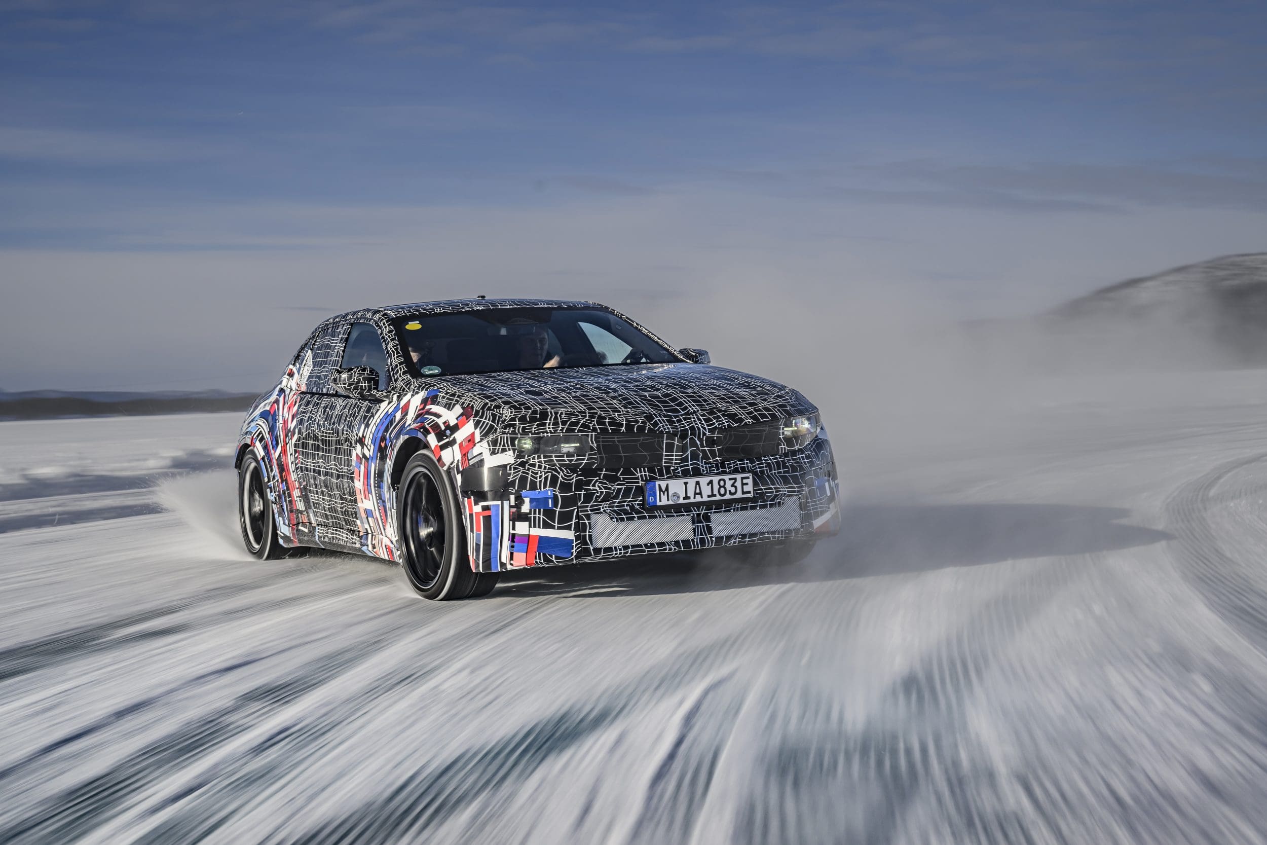 Primul BMW M electric are câte un motor per roată și vine în 2027!