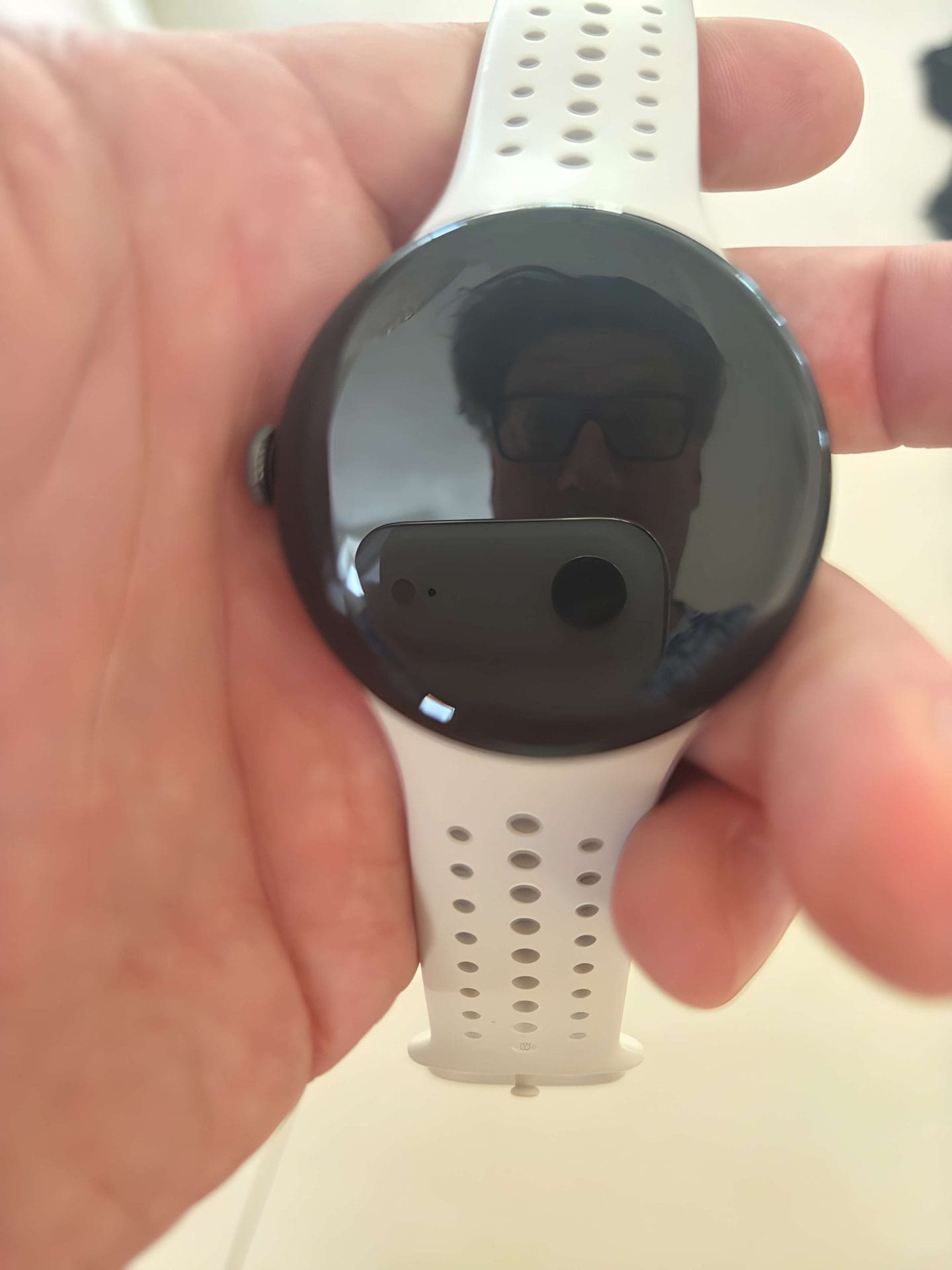 Un Pixel Watch 5, model nelansat încă, a fost găsit de un scafandru